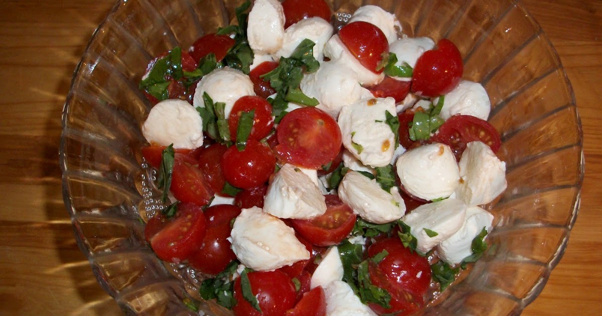 Cooking with love ! : Salata Caprese ( Caprese salad)