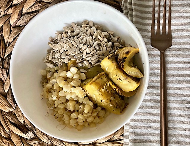 Peonies and a Latte: LUNCHBOX IDEAS :: Sunny Bowl