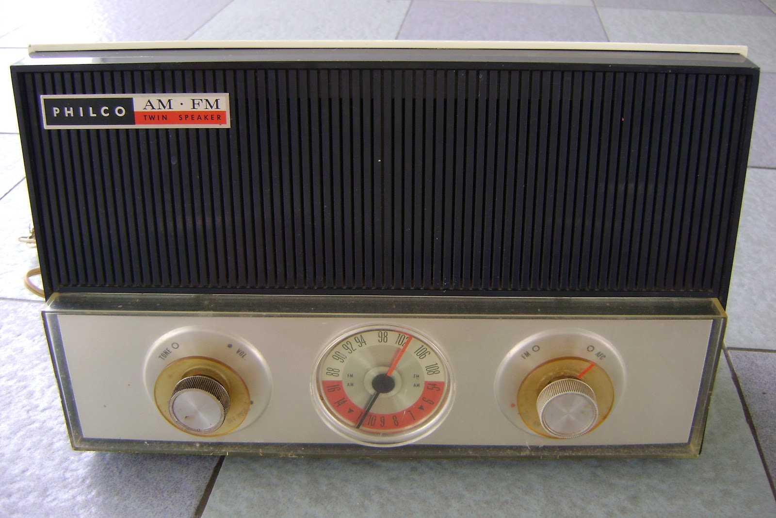 KINTA VALLEY AUDIO: Philco Model K914-124 tube FM radio ( Used )Sold