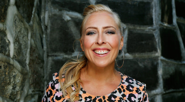 Artemisias Verden: Norsk Pop-Poesi av Mona B. Riise