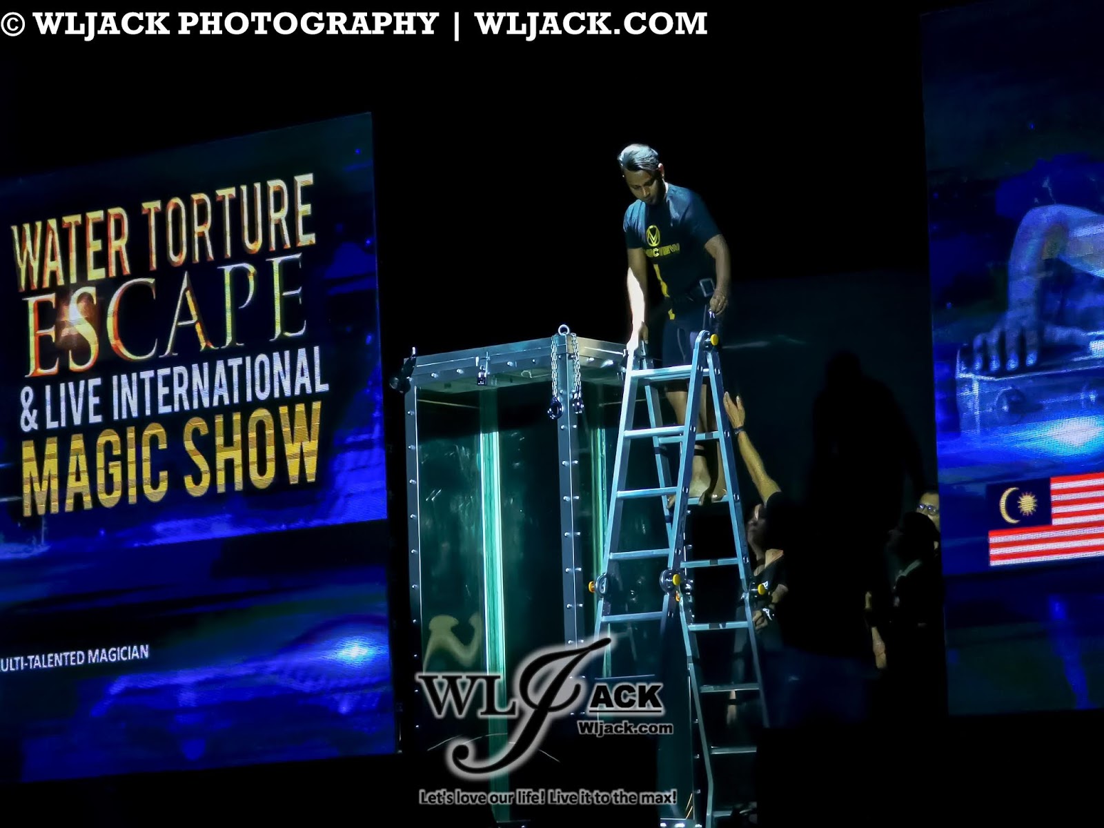[Coverage] Vikey's Water Torture Escape & Live International Magic Show