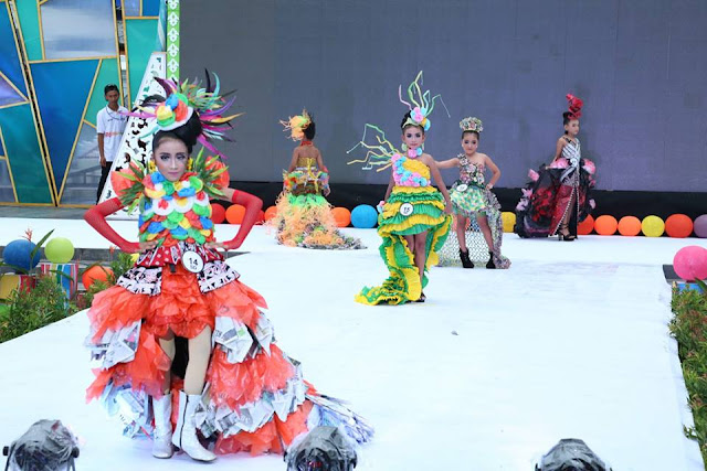 GREEN & RECYCLE FASHION WEEK 2017, PARADE BUSANA DAUR ULANG YANG BERKELAS