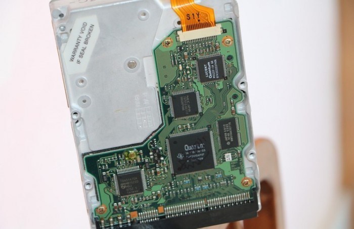 info aja nih : PENGERTIAN HARDISK: Fungsi, & Jenis - Jenis