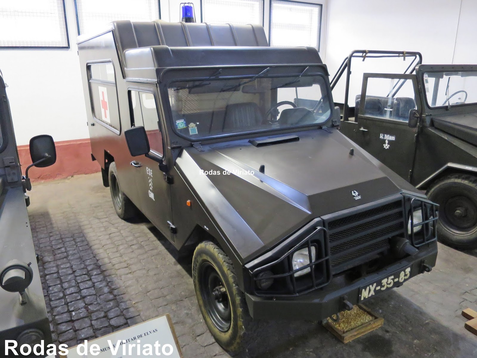 Jipe UMM Alter versão "Auto maca" - Museu Militar de Elvas