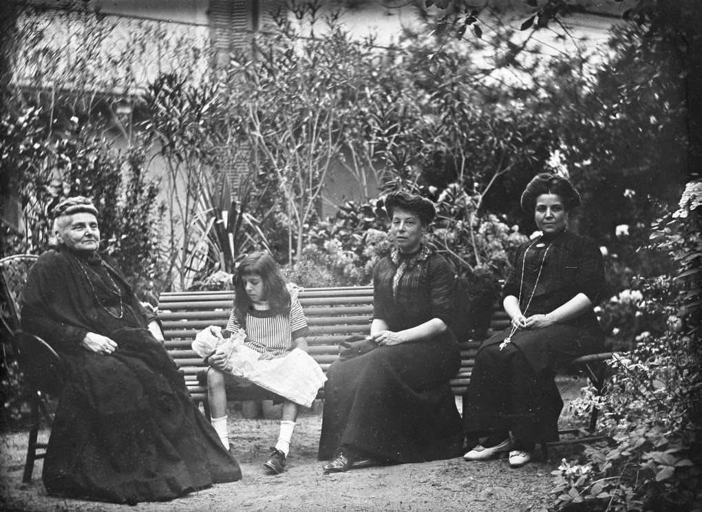 Interesting Vintage Photographs of Daily Life in Europe Before the ...