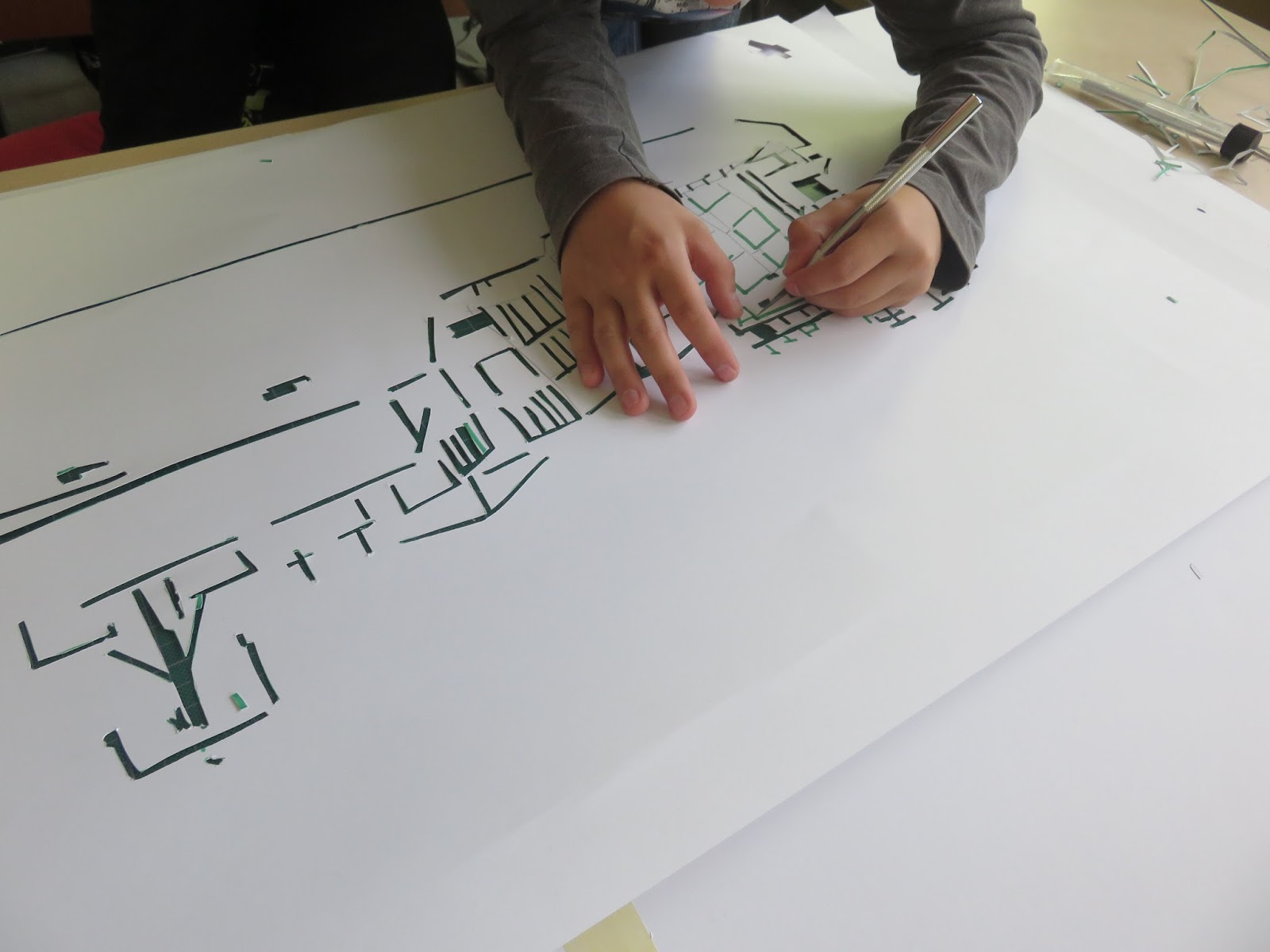 Stromkasten-Styling: Schablonen über Schablonen am zweiten Tag in der ...