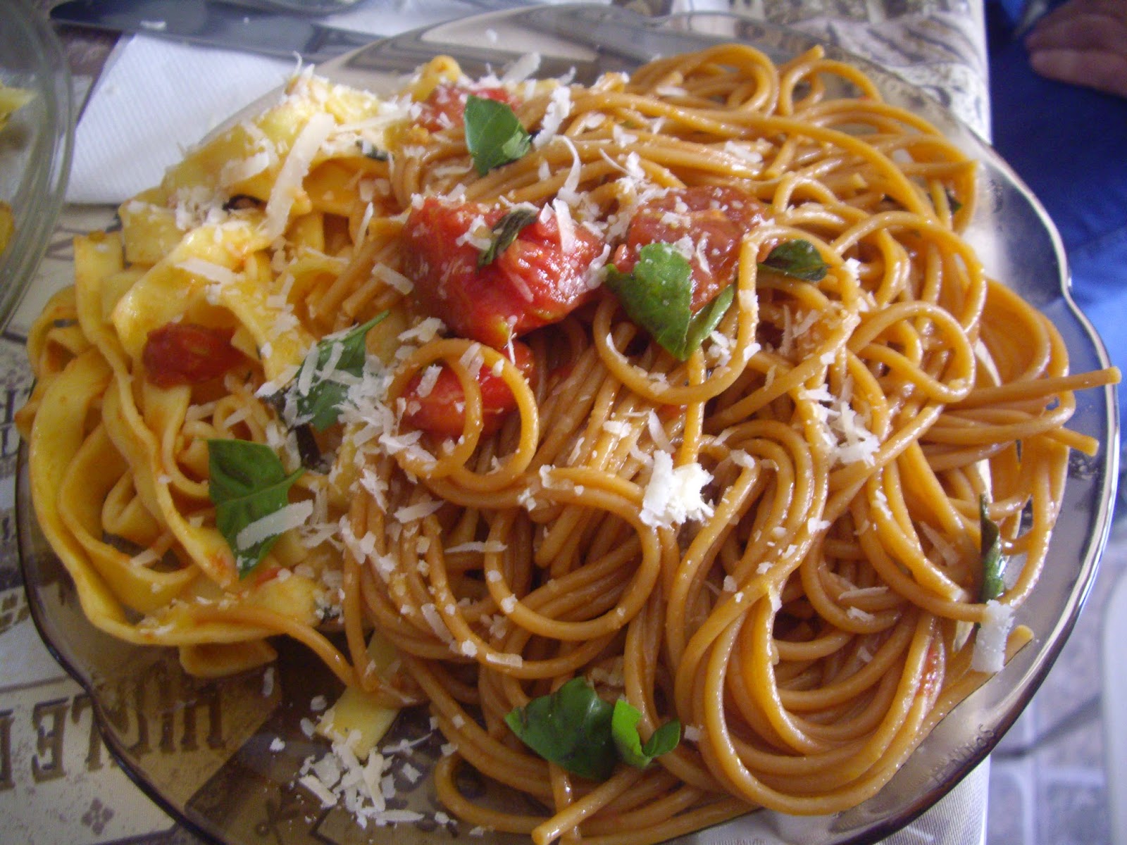 Harinaygasolina: PASTA CON TOMATE Y ALBAHACA FRESCA. SPAGETTI Y ...