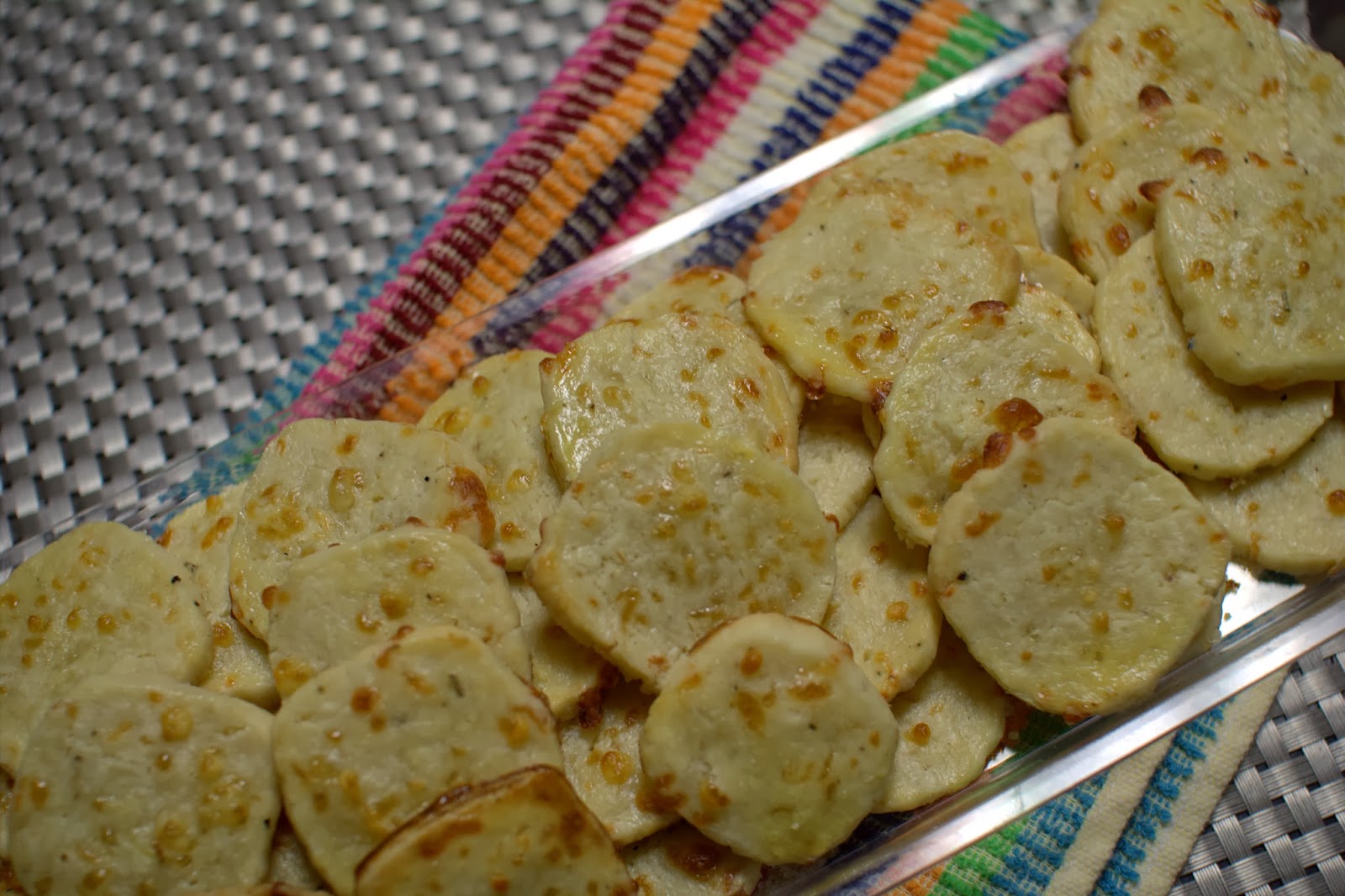 PooLovesBoo: Goat Cheese and Black Pepper Crackers