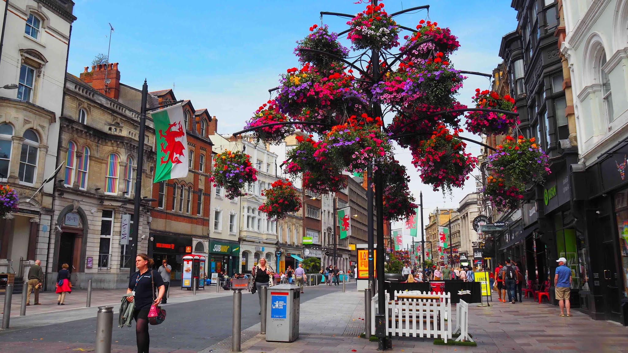 Cardiff, tierra de dragones y castillos - Escapando-nos de viaje