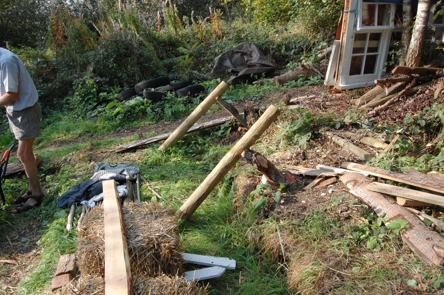 Forever Green and Happy: Straw Bale Hut