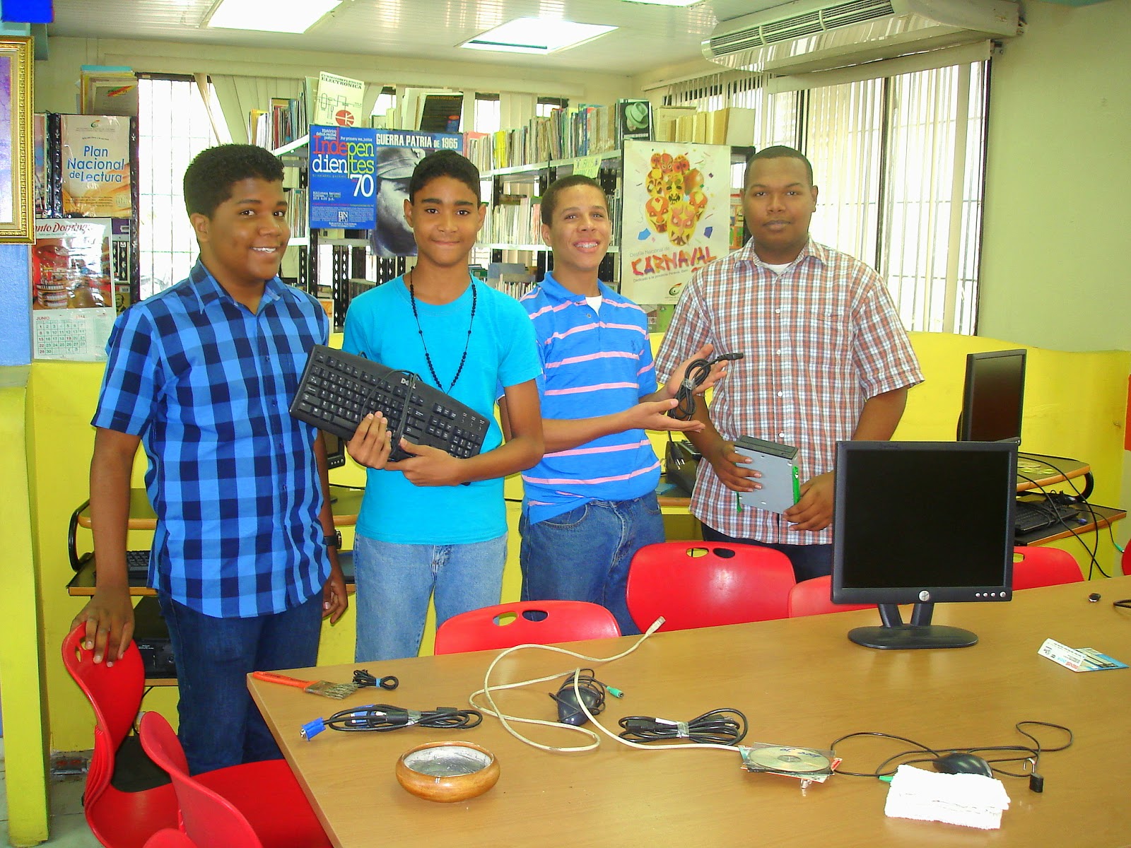 BIBLIOTECA PÚBLICA DE VILLA DUARTE JUAN SANCHEZ LAMOUTH: Jóvenes de la ...