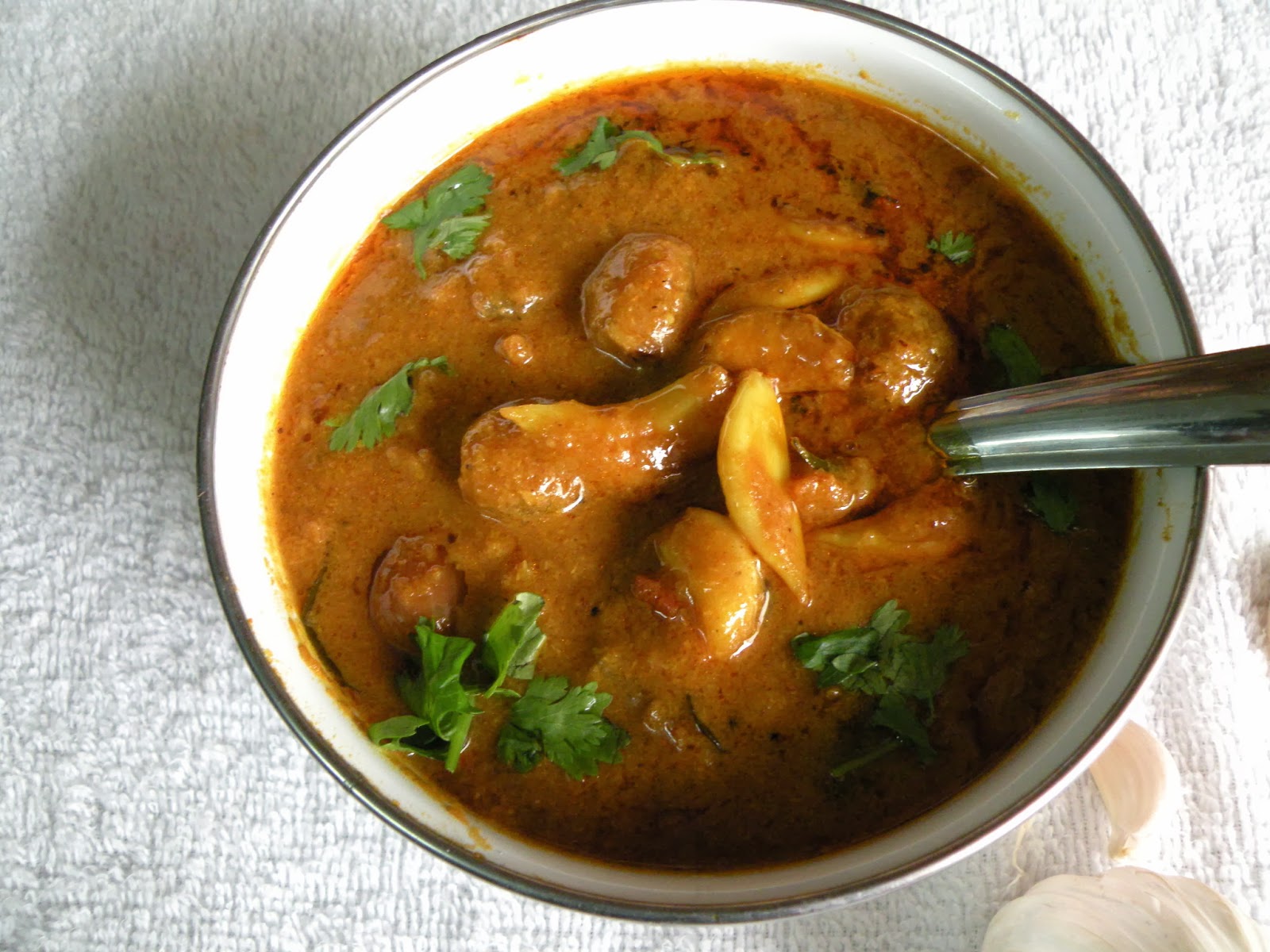 Poondu Kuzhambu ~ Full Scoops - A food blog with easy,simple & tasty ...