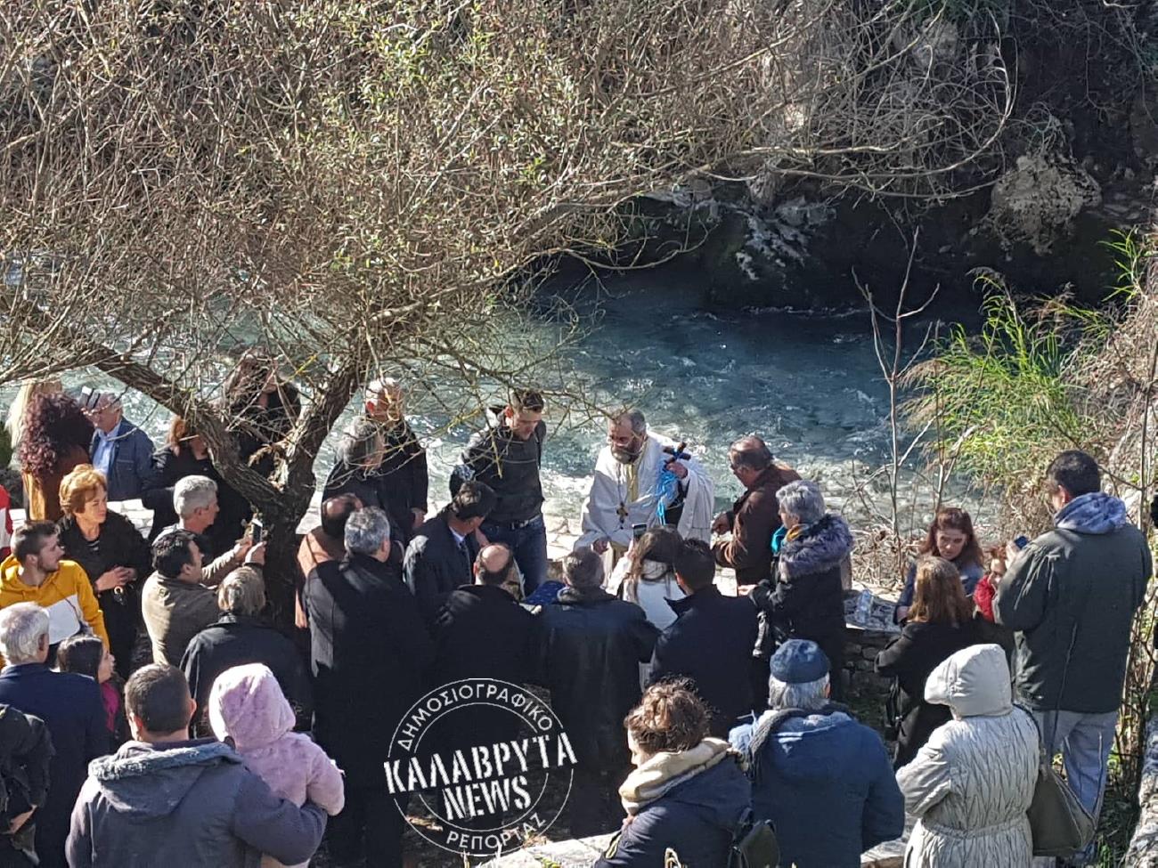 ΤΡΙΠΟΤΑΜΑ: Ο Αγιασμός των υδάτων στο ιστορικό τοξωτό γεφύρι του ...