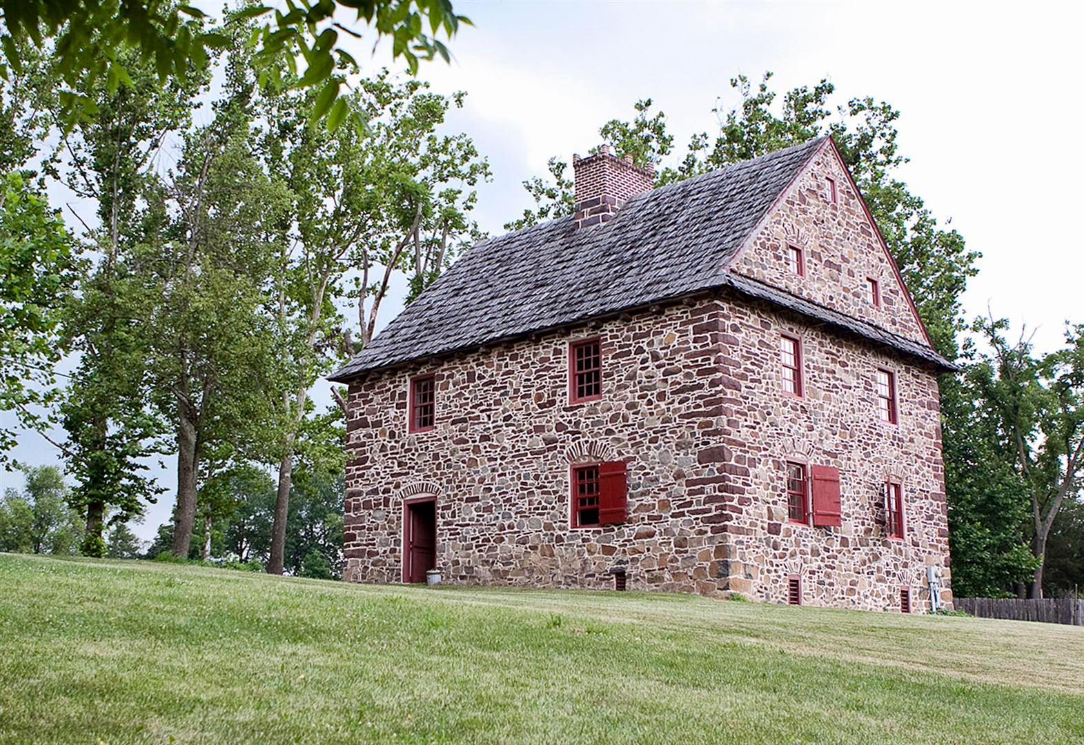 Totem Designs: Colonial Houses