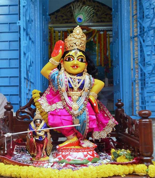 ADORANDO KRISHNA: Sri Raghunandana Thakura.