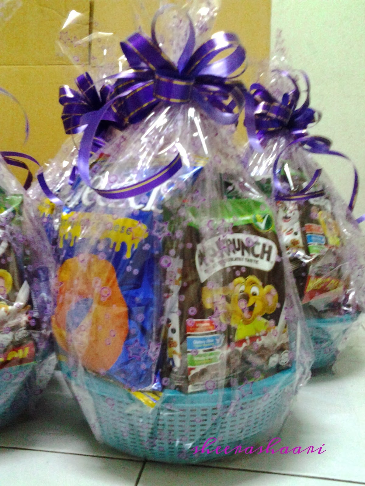 Button Badges & Stickers: HOME-MADE HAMPERS - MINI PROJECT