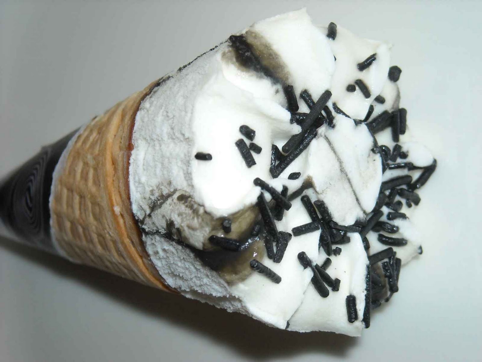 LukanLusikassa ruokablogi: Jäätelö: Pingviini: Lakritsi