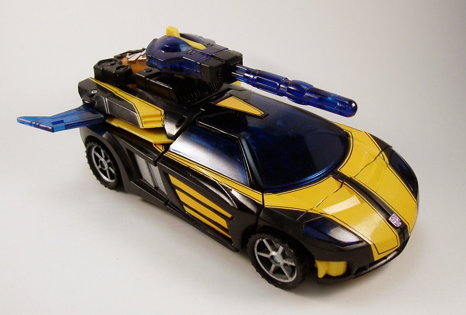 Transformers Feature: Shattered Glass Goldbug
