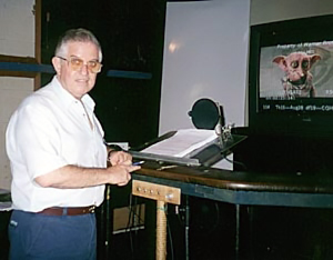 Isaac Schneider dublando Dobby