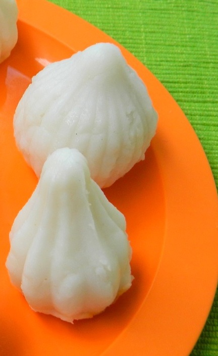 Niya's World: How to prepare Modak using Modak Mould?