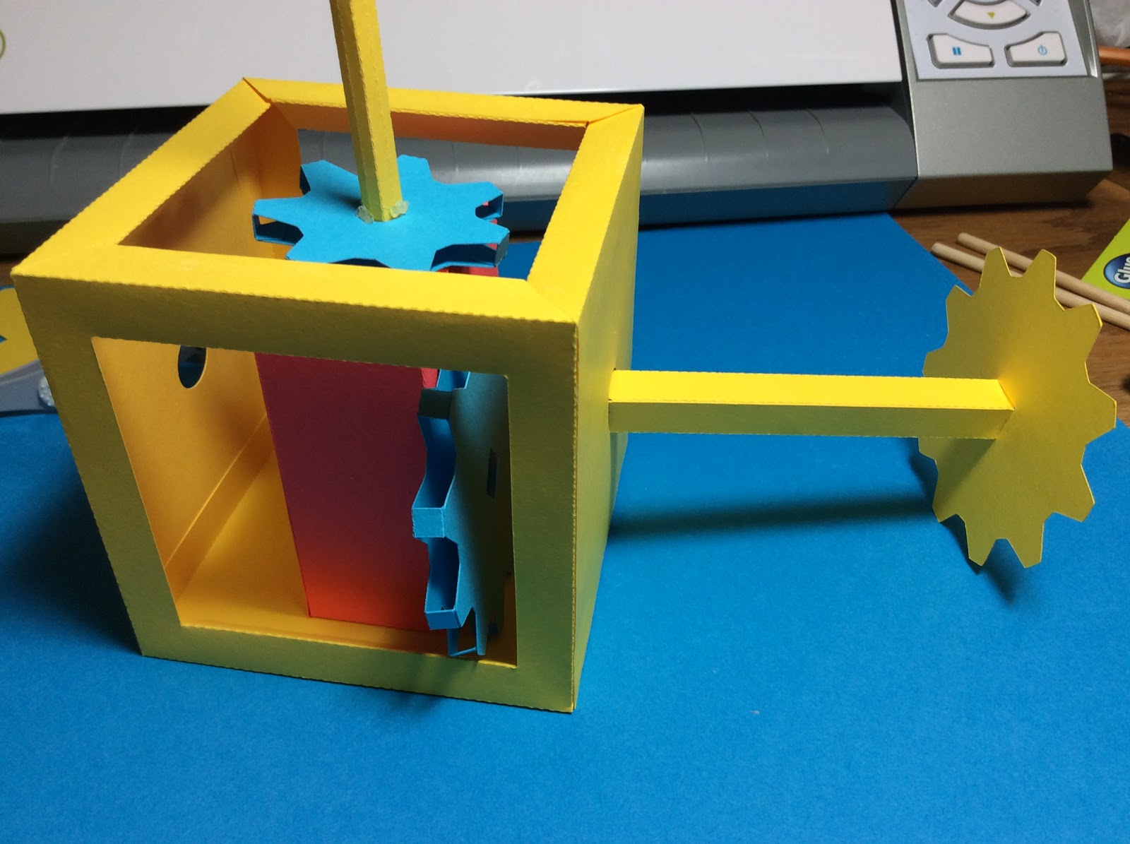 Papercrafts and other fun things: Square Gear Box