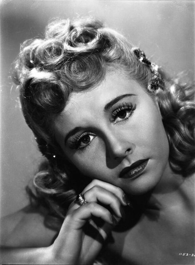 Beautiful Photos of Czech Figure Skater and Actress Vera Ralston in the ...