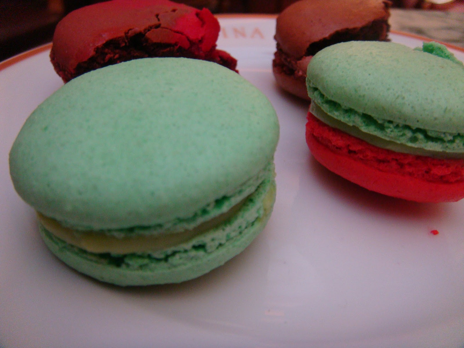 "Yummy" Snob: Pierre Herme Macarons, Paris