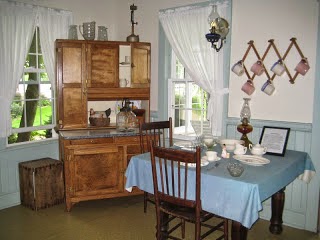 Little Homestead In Boise : Simple Amish Kitchens