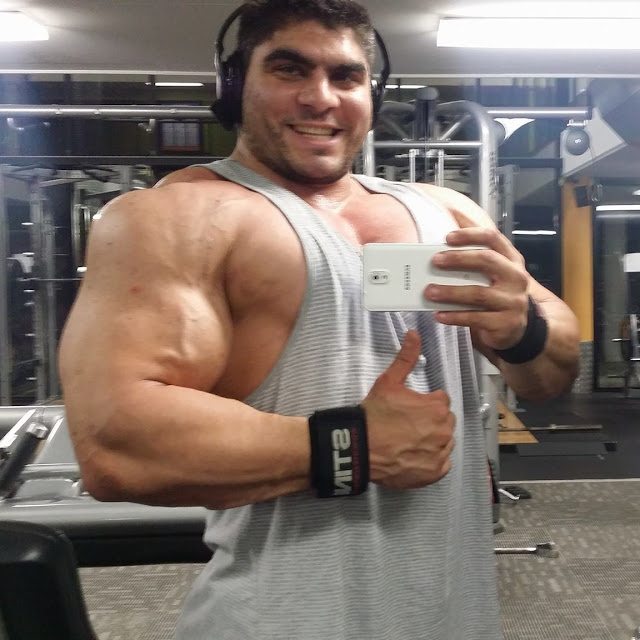 Muscle Lover: Greek-Australian bodybuilder Chris Kavvalos