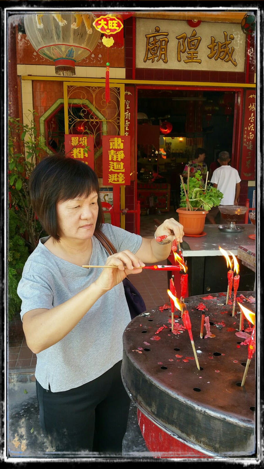 Xing Fu: PRAYING TO TAI SUI FOR A SAFE YEAR AHEAD