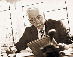 Hechos Históricos El Salvador: 1985 Muere Escritor Hugo Lindo