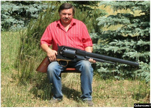 Pistol Bersaiz Raksasa Pertama di Dunia. - Gaban Comel