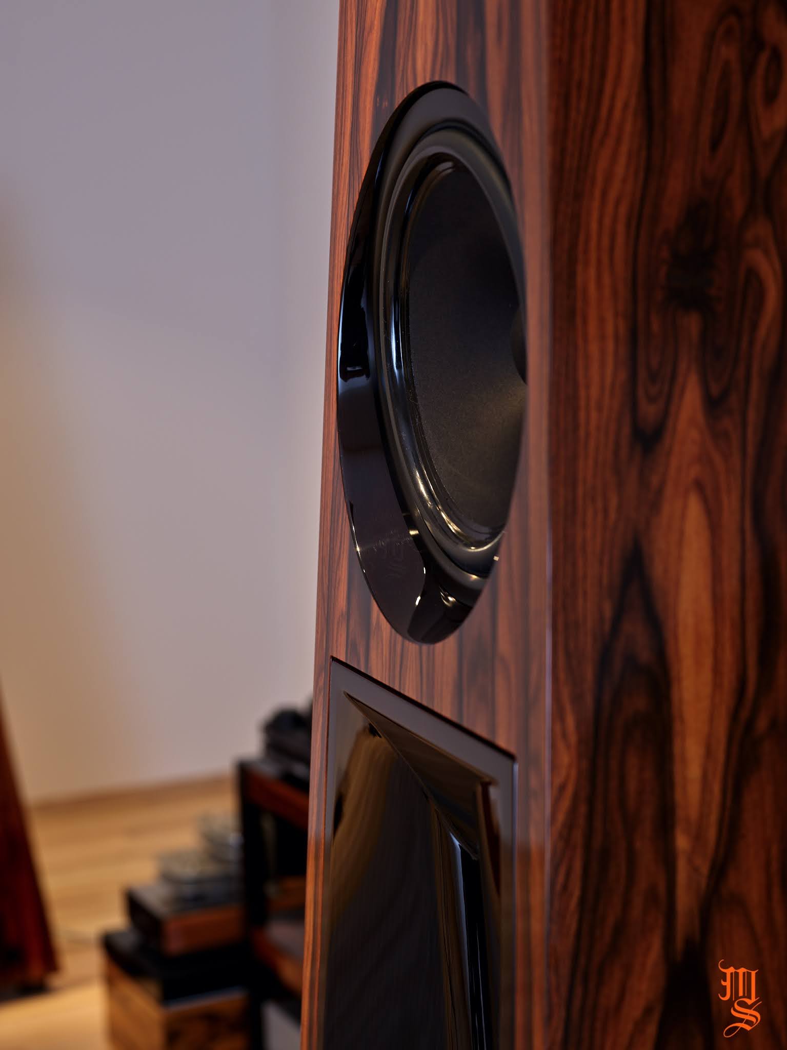 KAISER ACOUSTICS GRANDE PHOTOS – M & S | Ultimate High-Fidelity