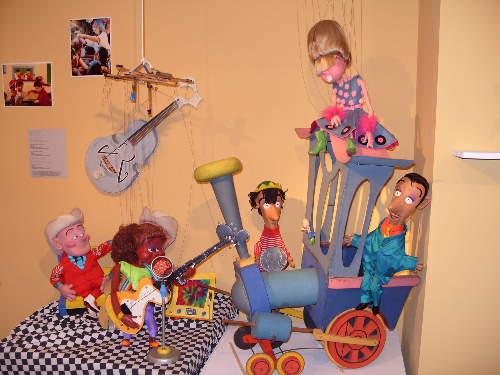 flexitoon: PUPPETS THROUGH THE LENS