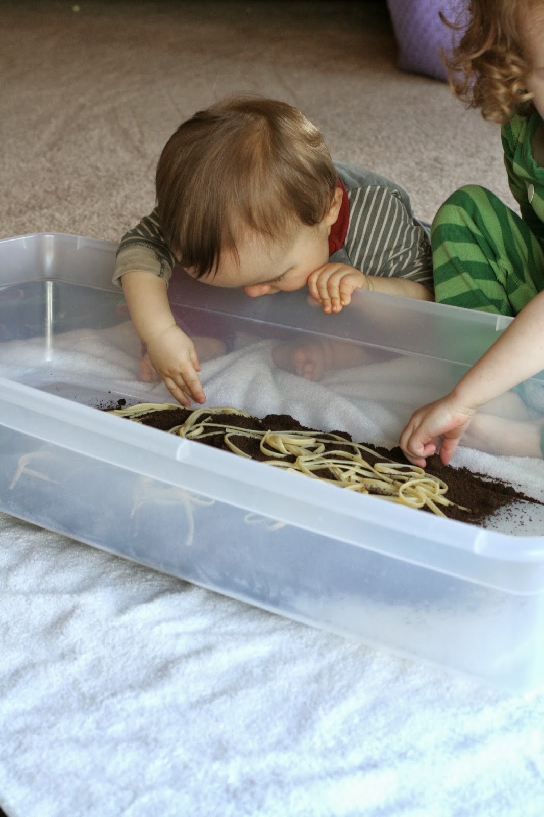 Super Easy Sensory Play: Dirt and Worms