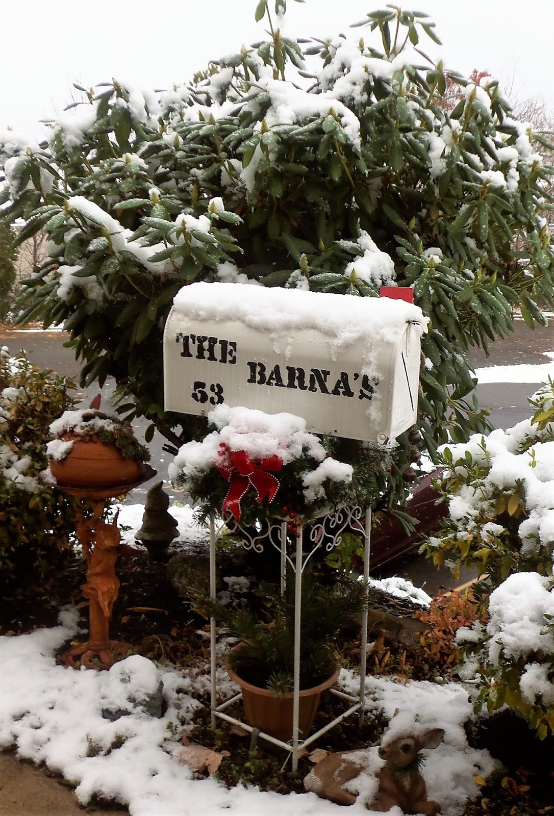A DEBBIE-DABBLE CHRISTMAS: Christmas Front Yard and 1st Snow of the ...
