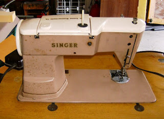 Vintage Sewing Machines: Singer 401a