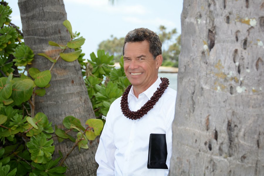Hawaii Wedding Vendors: Rev. Kimo in Kahala