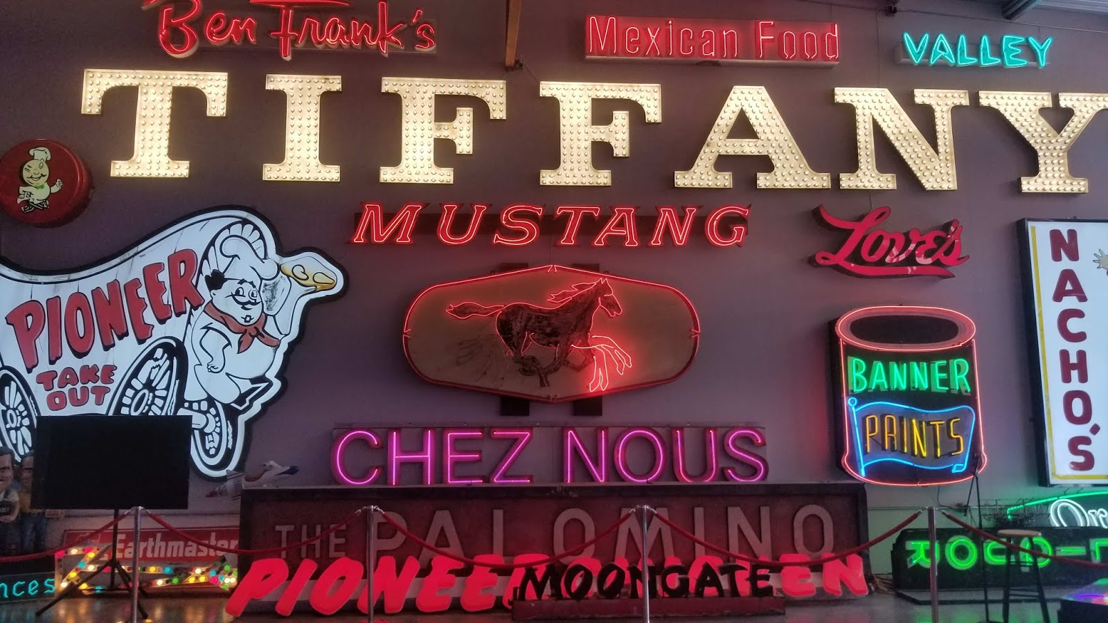 Things To Do In Los Angeles: Neon Signs Galore: Valley Relics Museum
