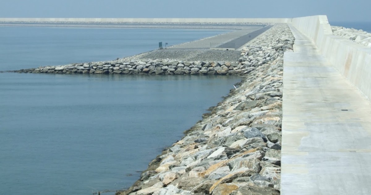 MARINE CONSTRUCTION MATERIAL : Breakwater