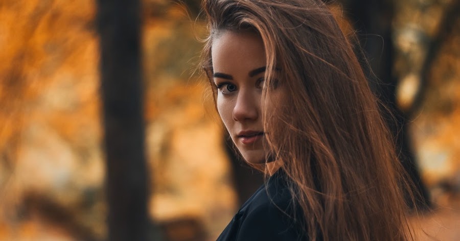 "Glance back" nghĩa là gì?