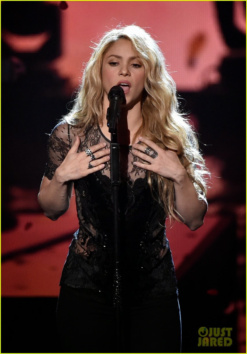 Shakira-Argentina: Fotos en Mejor Calidad: Shakira cantando "Empire" en ...