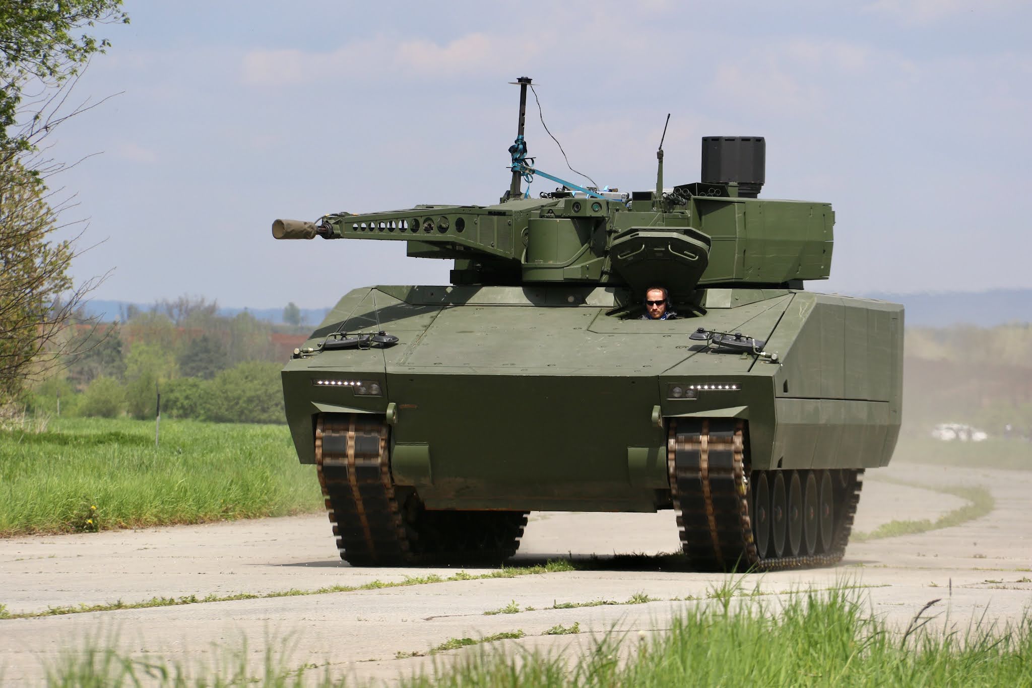 AAG_th บันทึกประจำวัน: สาธารณรัฐเช็กระงับการแข่งขันจัดหารถรบทหารราบ ...