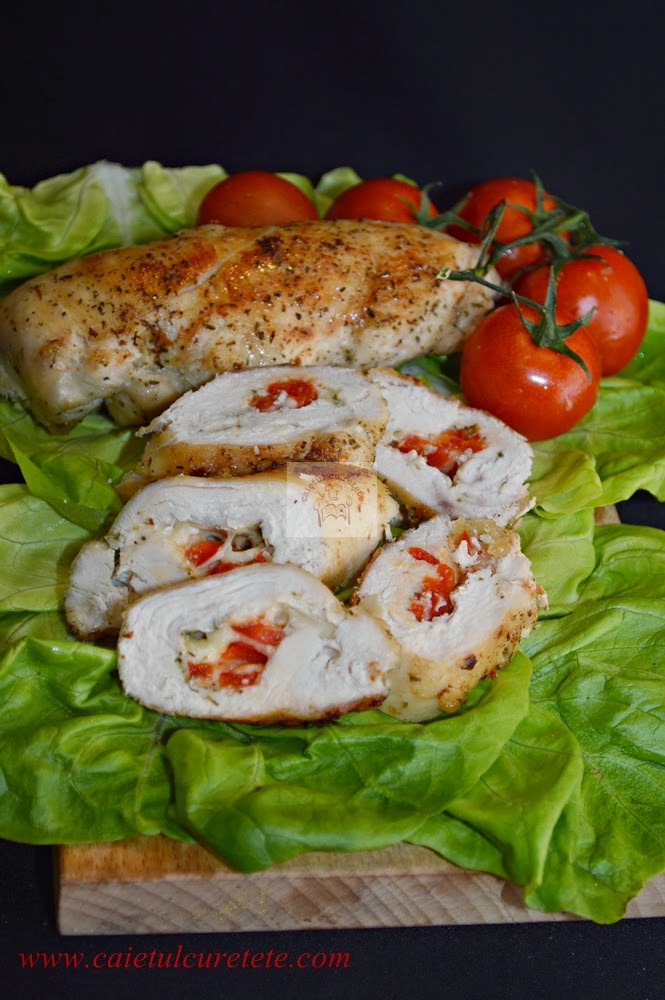 Piept de pui la cuptor cu ardei si cascaval - CAIETUL CU RETETE