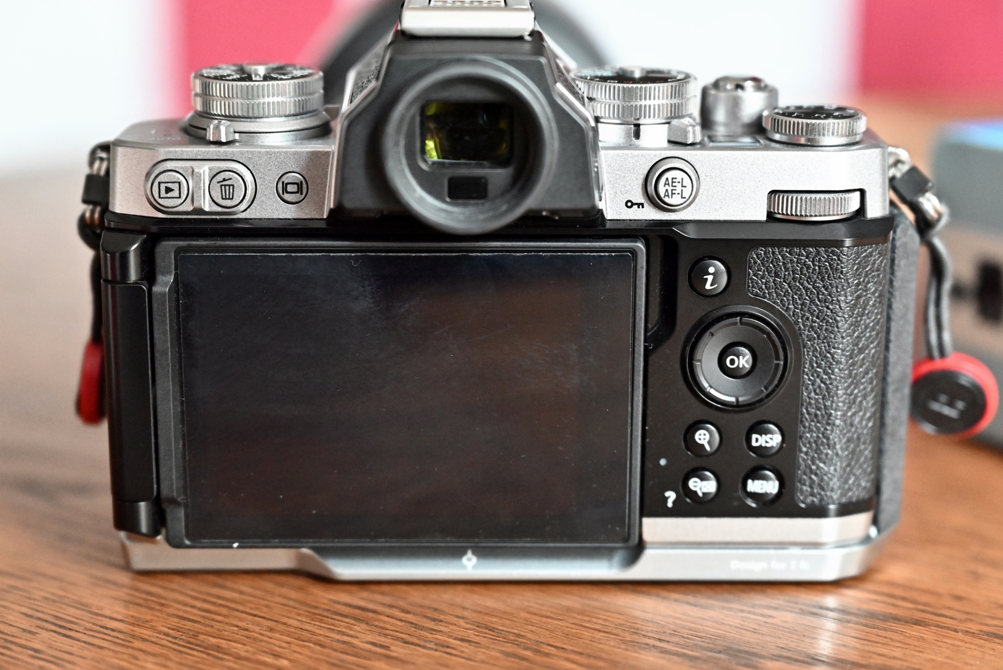 Griffe für Nikon Z fc, SmallRig L-Shape Grip und JJC HG-ZFC.