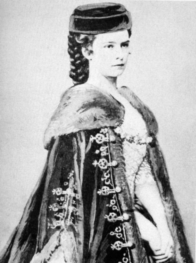 Rare Portrait Photos of Empress Elisabeth of Austria in the 19th ...