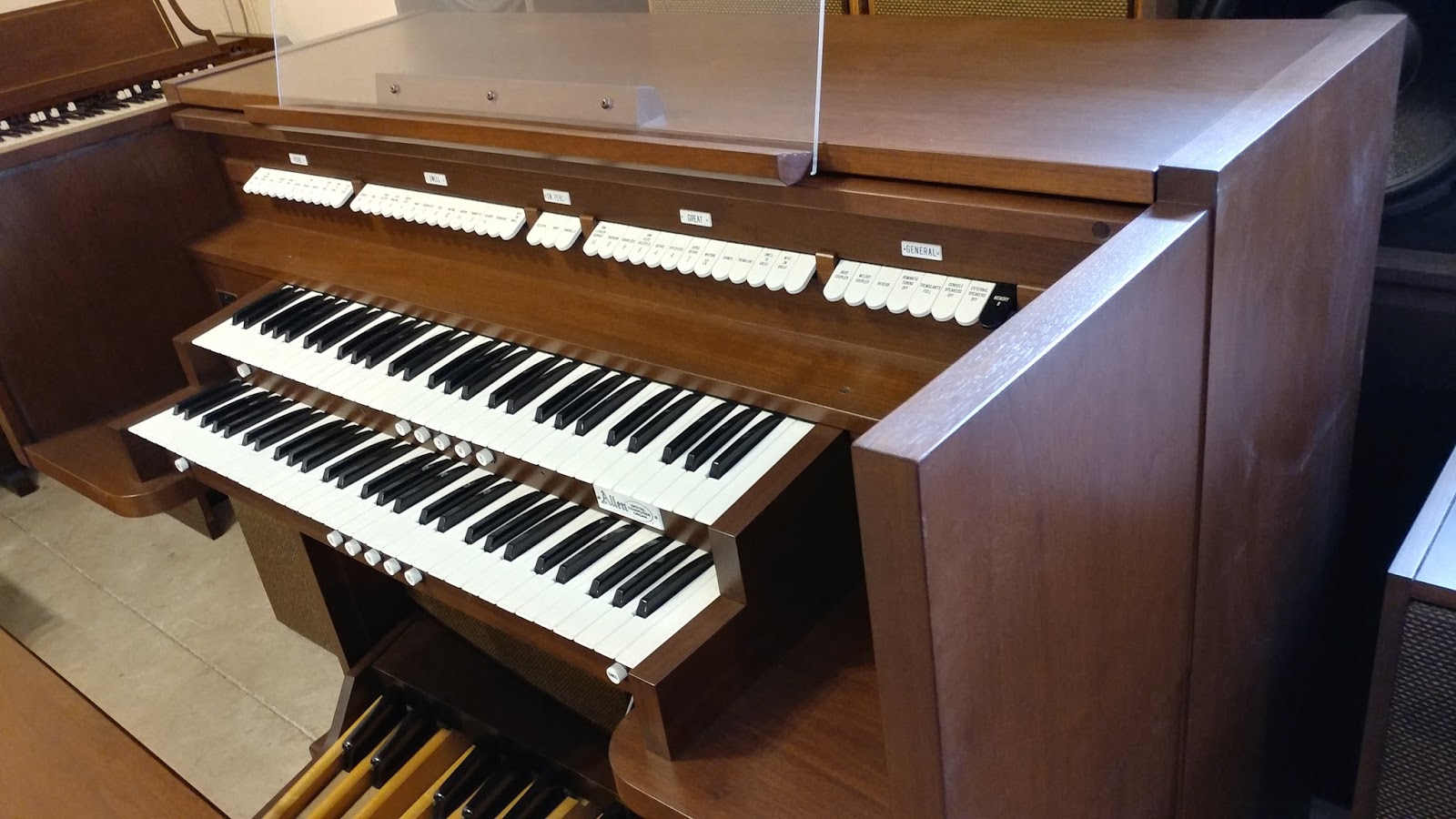 PRE-OWNED ALLEN MDS-11 CLASSIC ORGAN