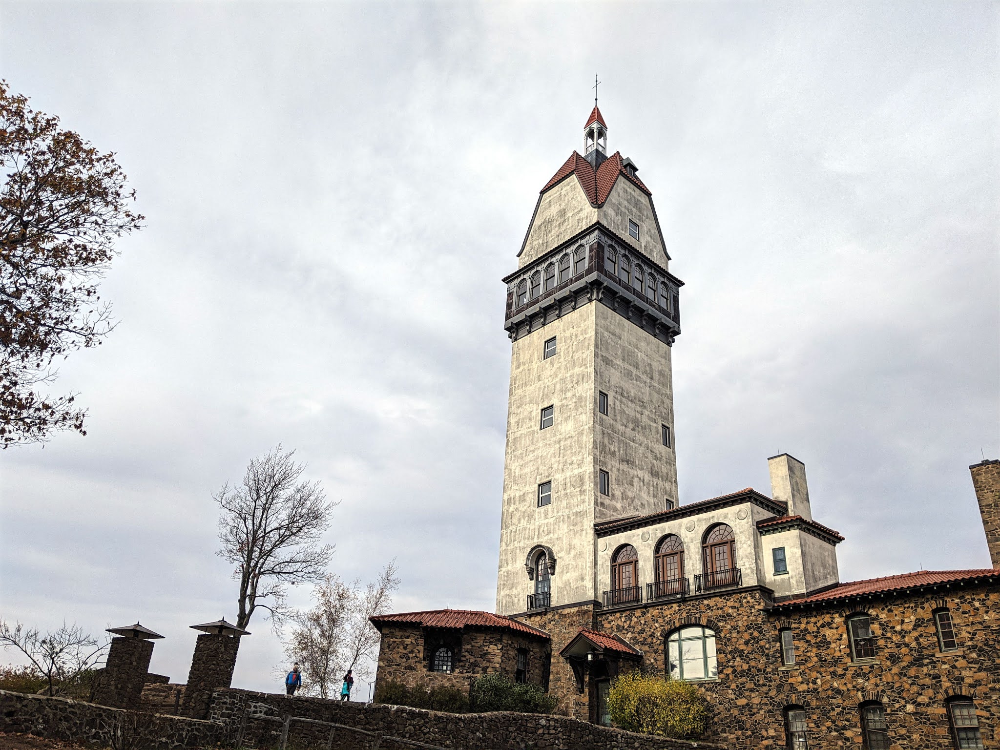 Katie Wanders : Heublein Tower/Talcott Mountain, Simsbury - CT Best Hikes