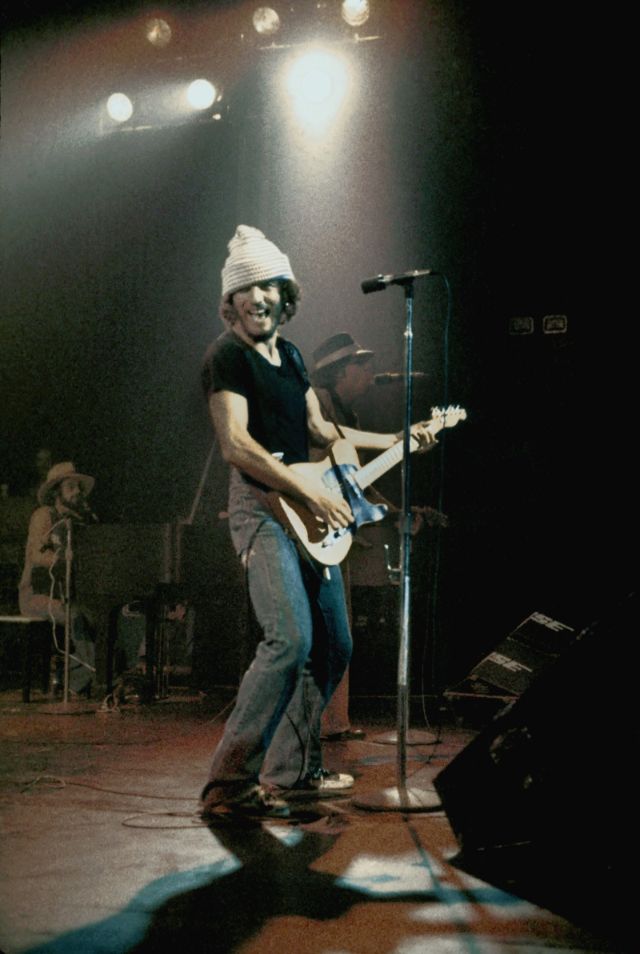 30 Rare Vintage Photographs of a Young and Handsome Bruce Springsteen ...