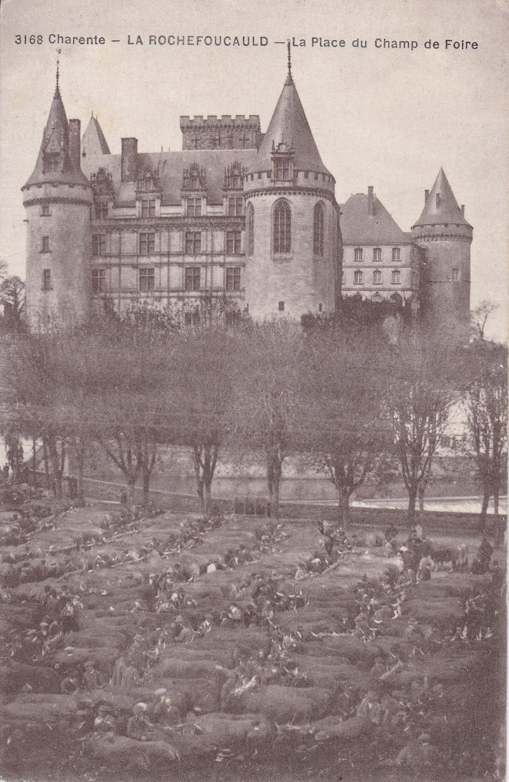 Cartes postales de mes tiroirs: La Rochefoucauld - Place du Champ de ...